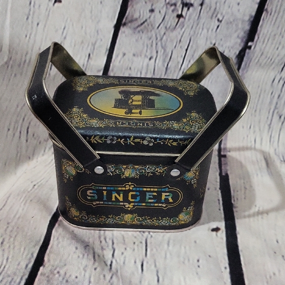 Singer | Accents | Singer Vintage Tin Box | Poshmark